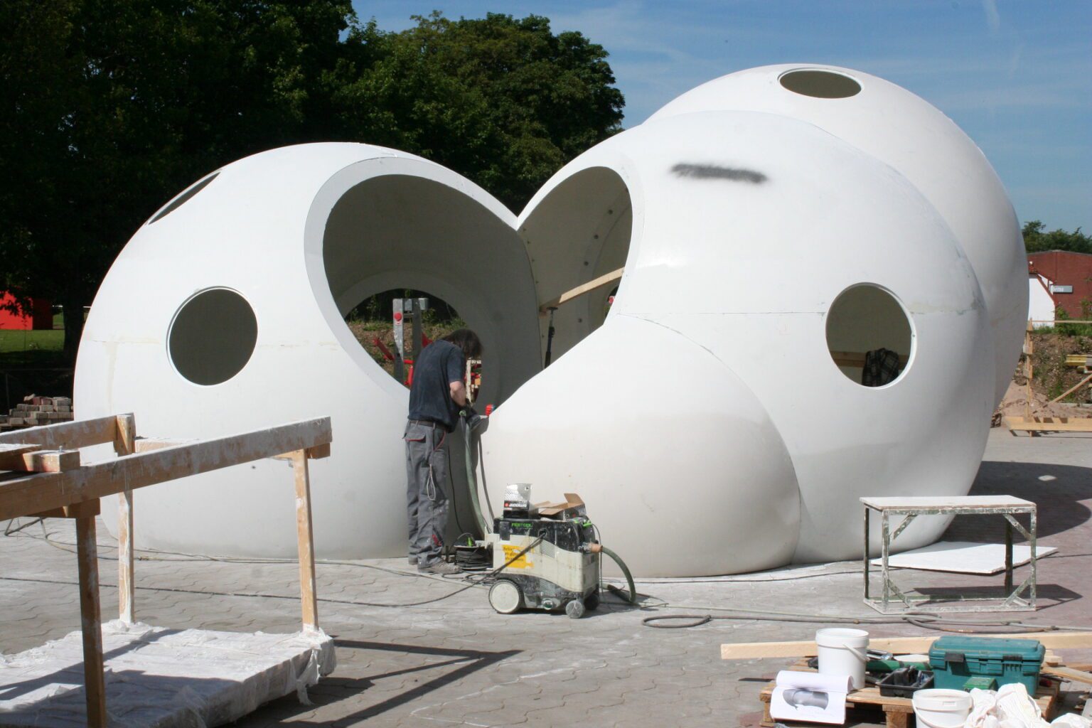 Walk-in art - Spherical house made of GRP ACCENTFORM